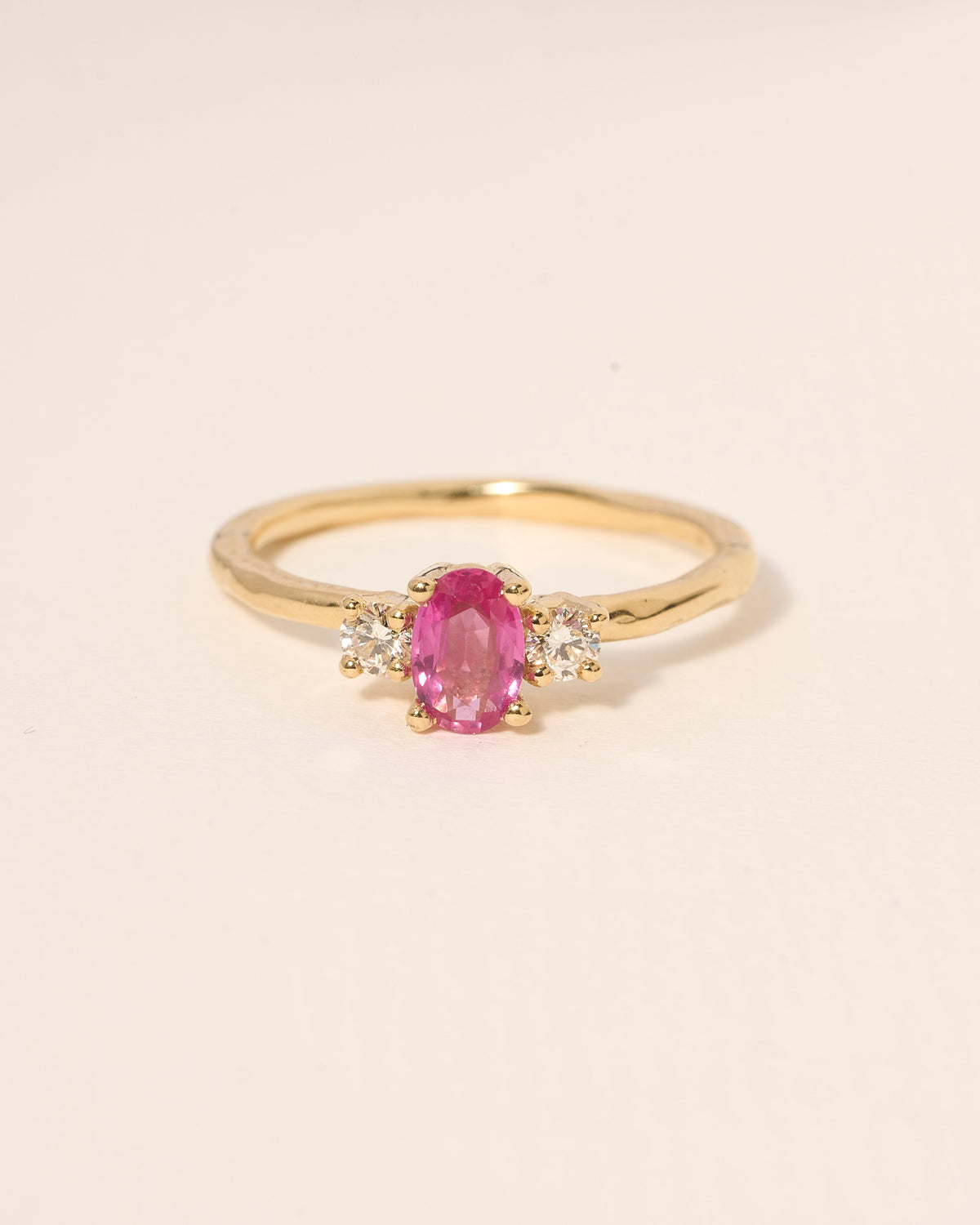 Ring Victoria met roze saffier– Nadine Kieft Jewelry Amsterdam