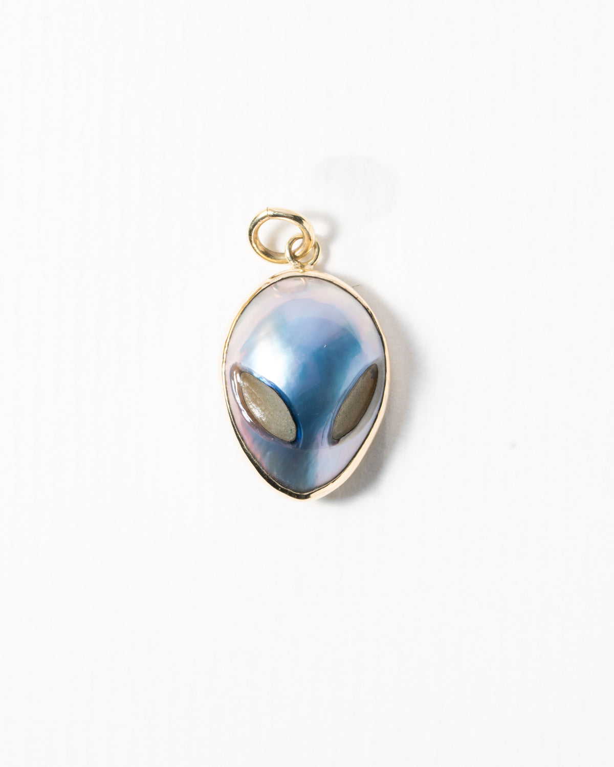 Alien hanger– Nadine Kieft Jewelry Amsterdam