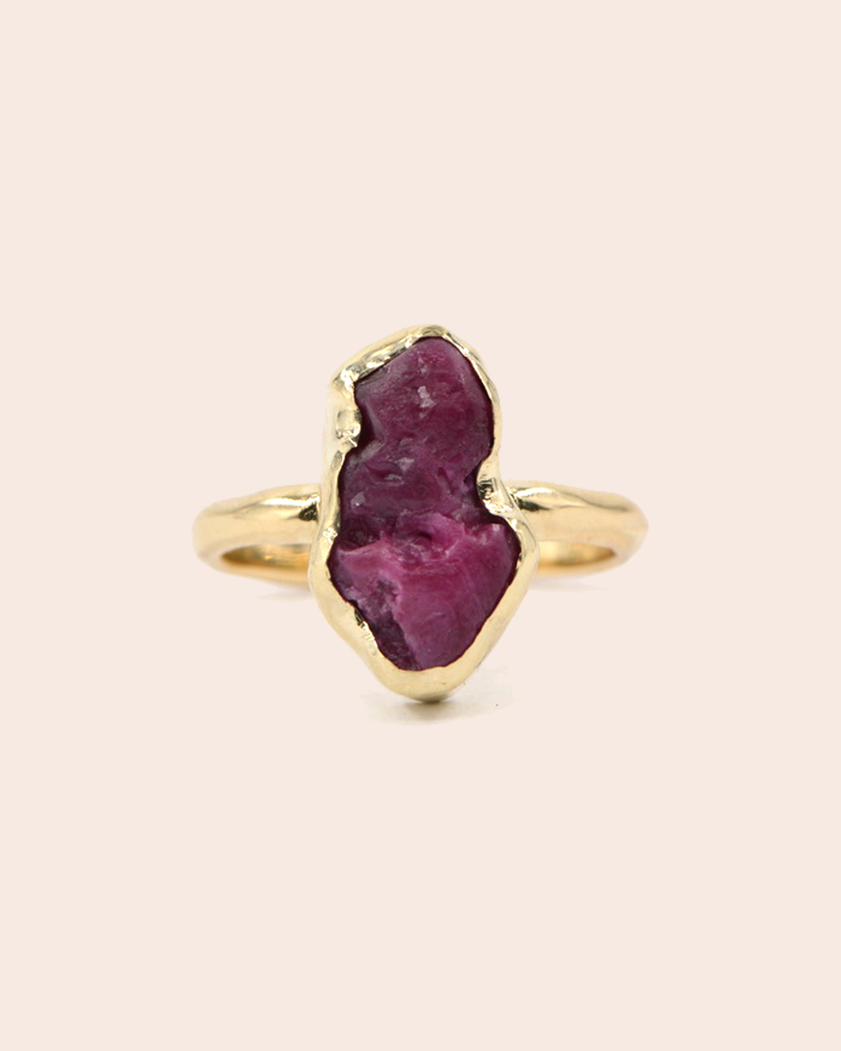 Ring met ruwe robijn– Nadine Kieft Jewelry Amsterdam