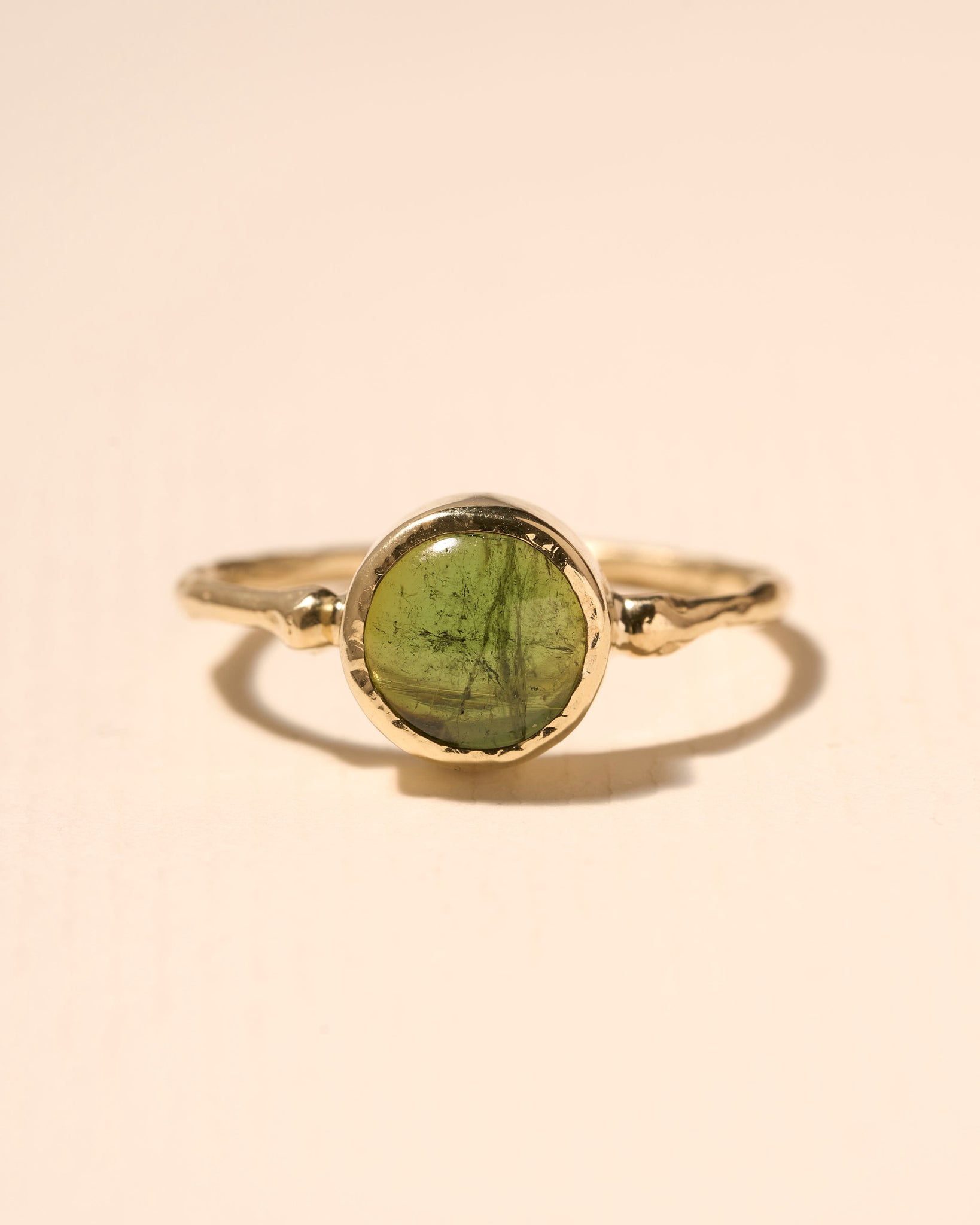 Ring met groene toermalijn– Nadine Kieft Jewelry Amsterdam